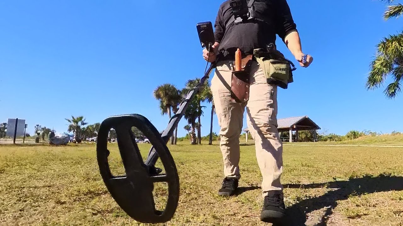 A REALISTIC Park Metal Detecting Hunt! - YouTube