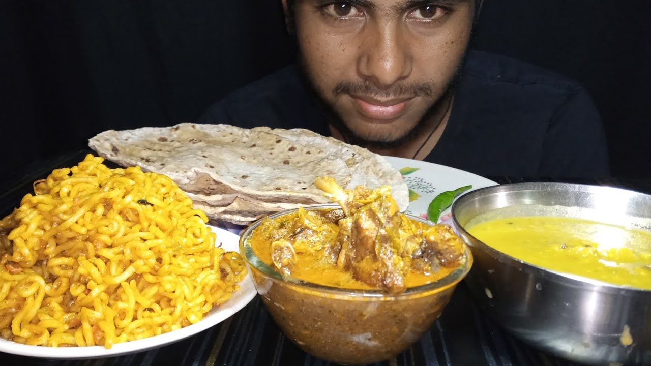 EATING MAGGI NOODLES,CHICKEN CURRY,ROTI,DALMA#veryspicyfood#asmr - YouTube