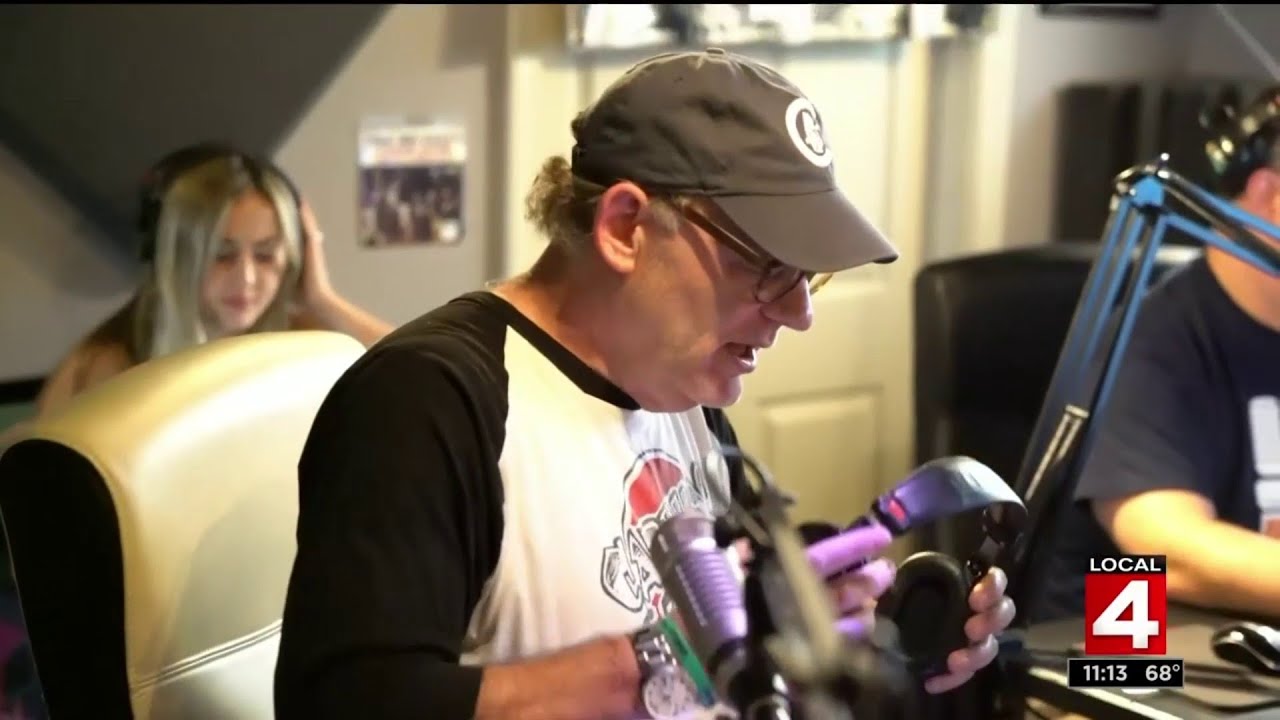 Uniquely Detroit: A Detroit radio icon returns to the airwaves - YouTube