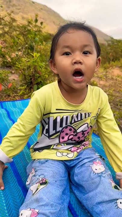 Survival Skills: Ohhh Baby 🐥🥰 (Mom Smart idea 🤔 and USEFUL in Forest) #camping #shorts # ...