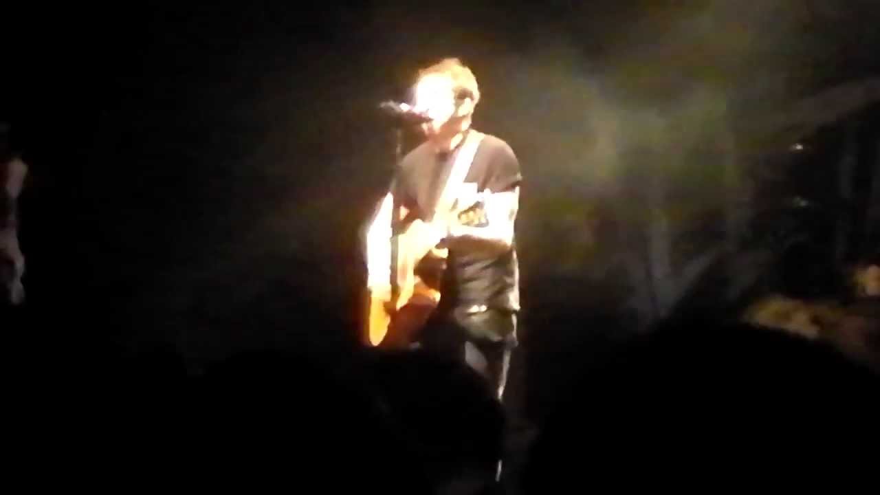 All Time Low - Alex Gaskarth singing Remembering Sunday - YouTube