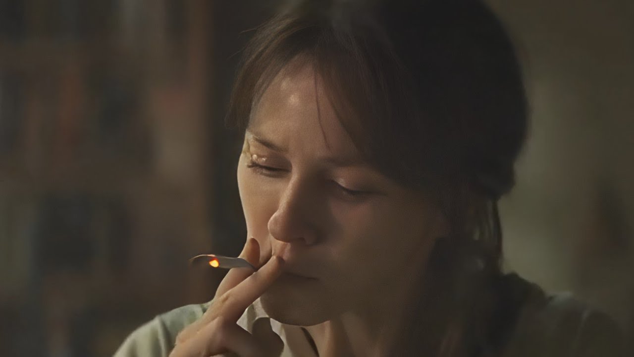 Naomi Watts Smoking Cigarette 4 - YouTube