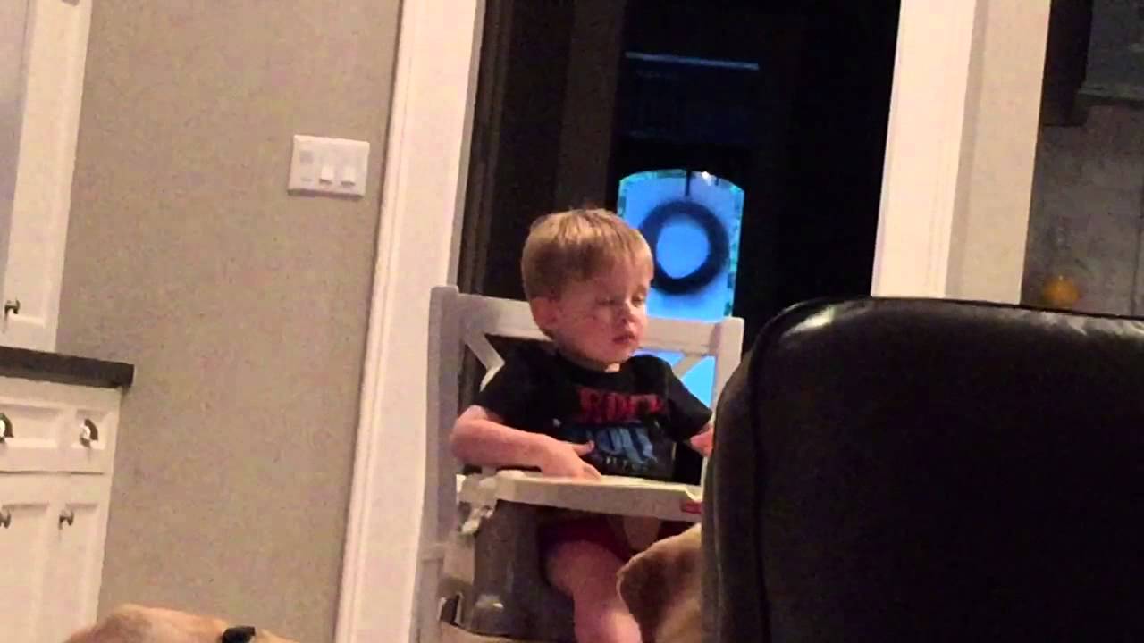 Cason dancing to a movie 22 months - YouTube