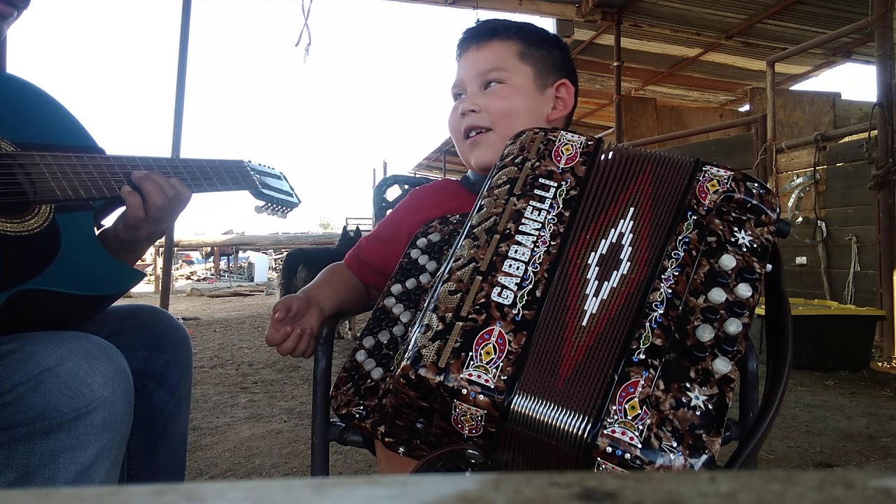 La cocaleca tutorial I cantada acordion de mi tono de mi - YouTube