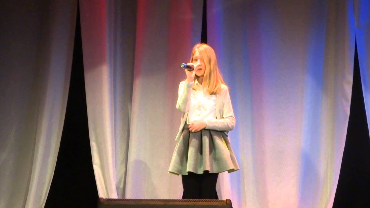 Ola Wrona - Cicha noc - YouTube