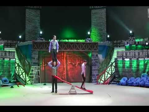 y32TET-111110 Teeterboard Act
