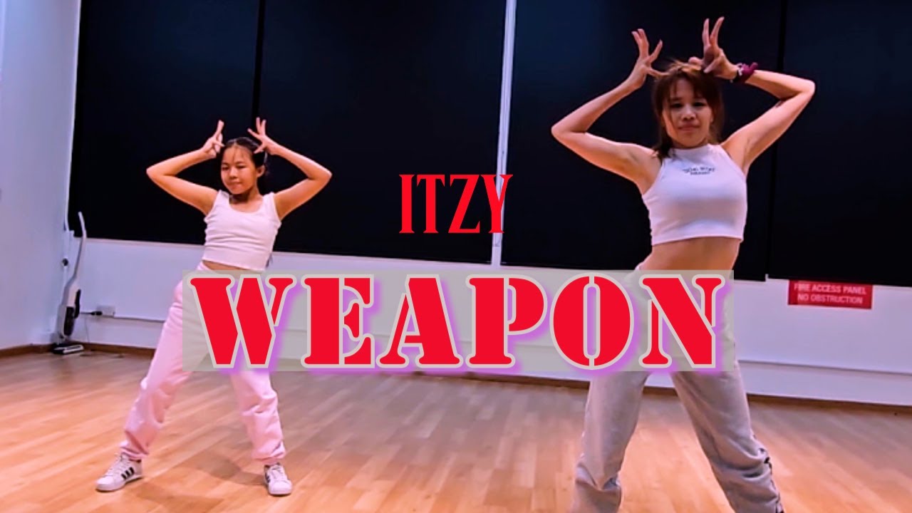 ITZY - WEAPON DANCE (SINGAPORE) - YouTube