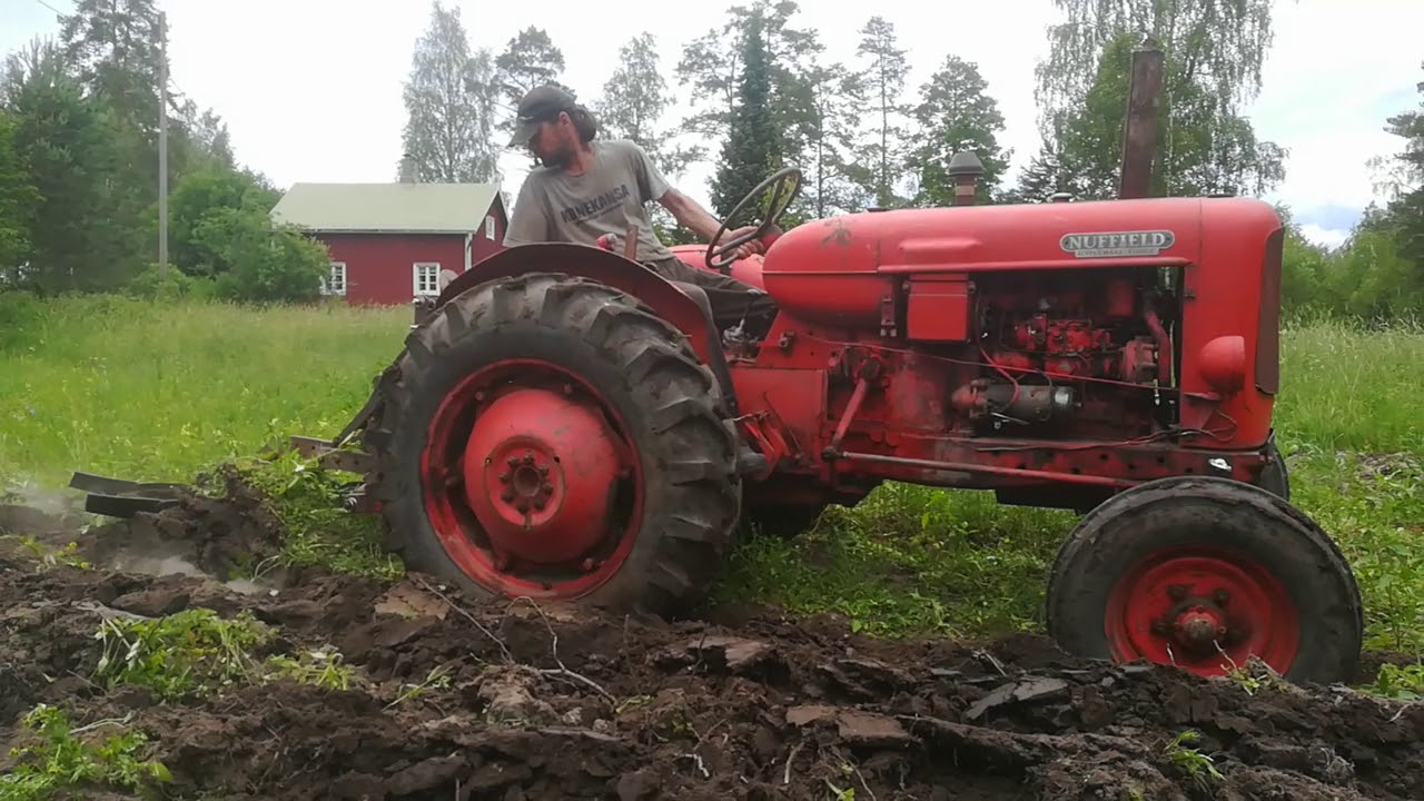 Nuffield Universal Three -61 + Fiskars "KYNTÄJÄ" 213 - YouTube