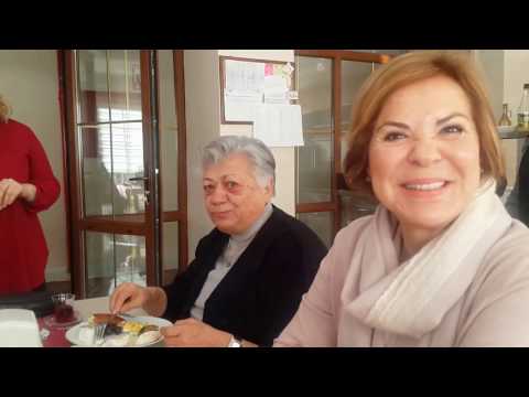 Kadın Gülerse Toplum Güler