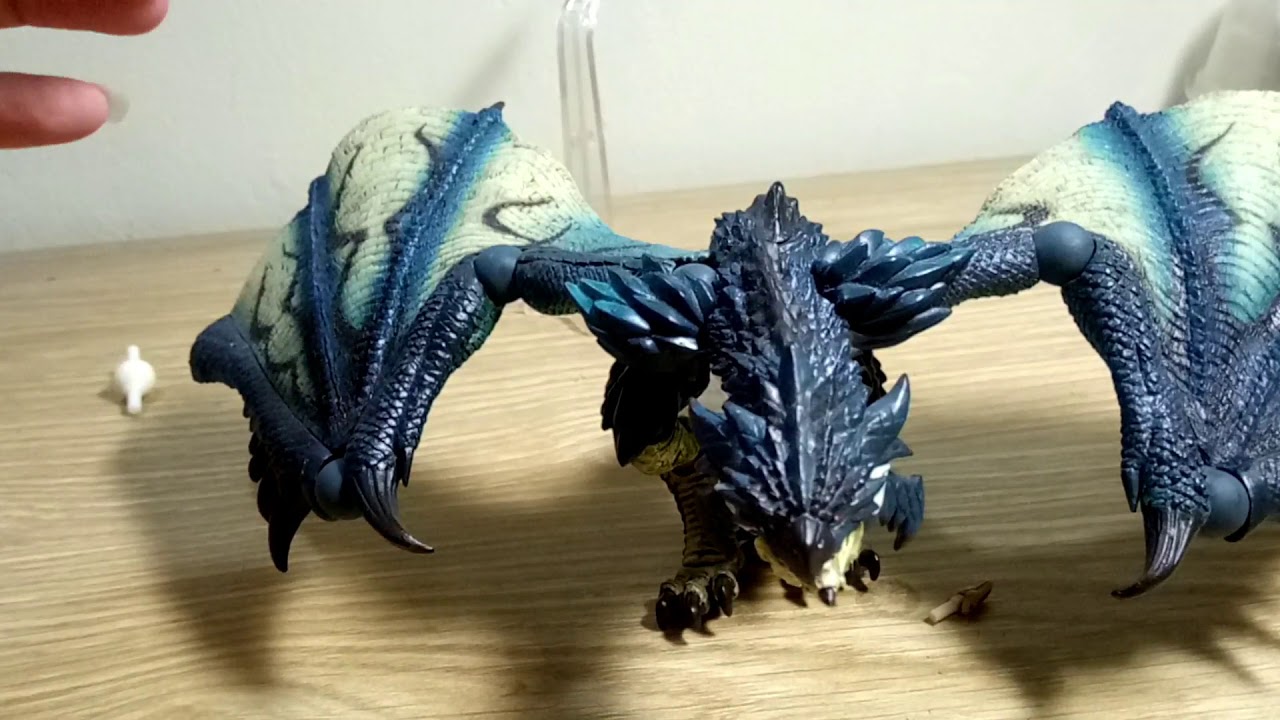 Monster Hunter : Revoltech Azure Rathalos Review [Đồ chơi] - YouTube