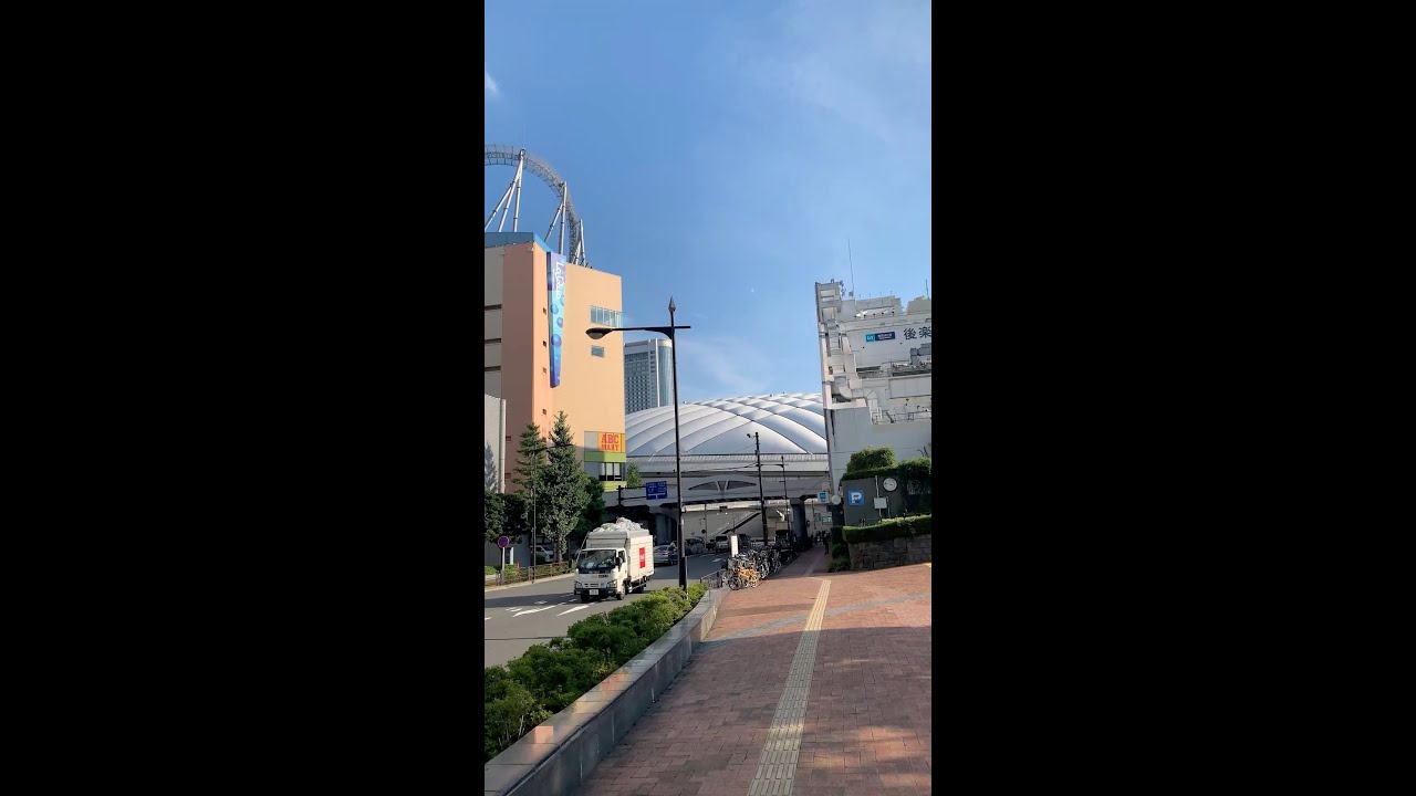 I found a butterfly-like UFO at the Tokyo Dome in Tokyo, Japan. - YouTube
