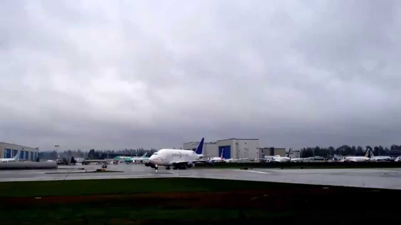 Boeing factory dreamlifter arrival at Paine field - YouTube