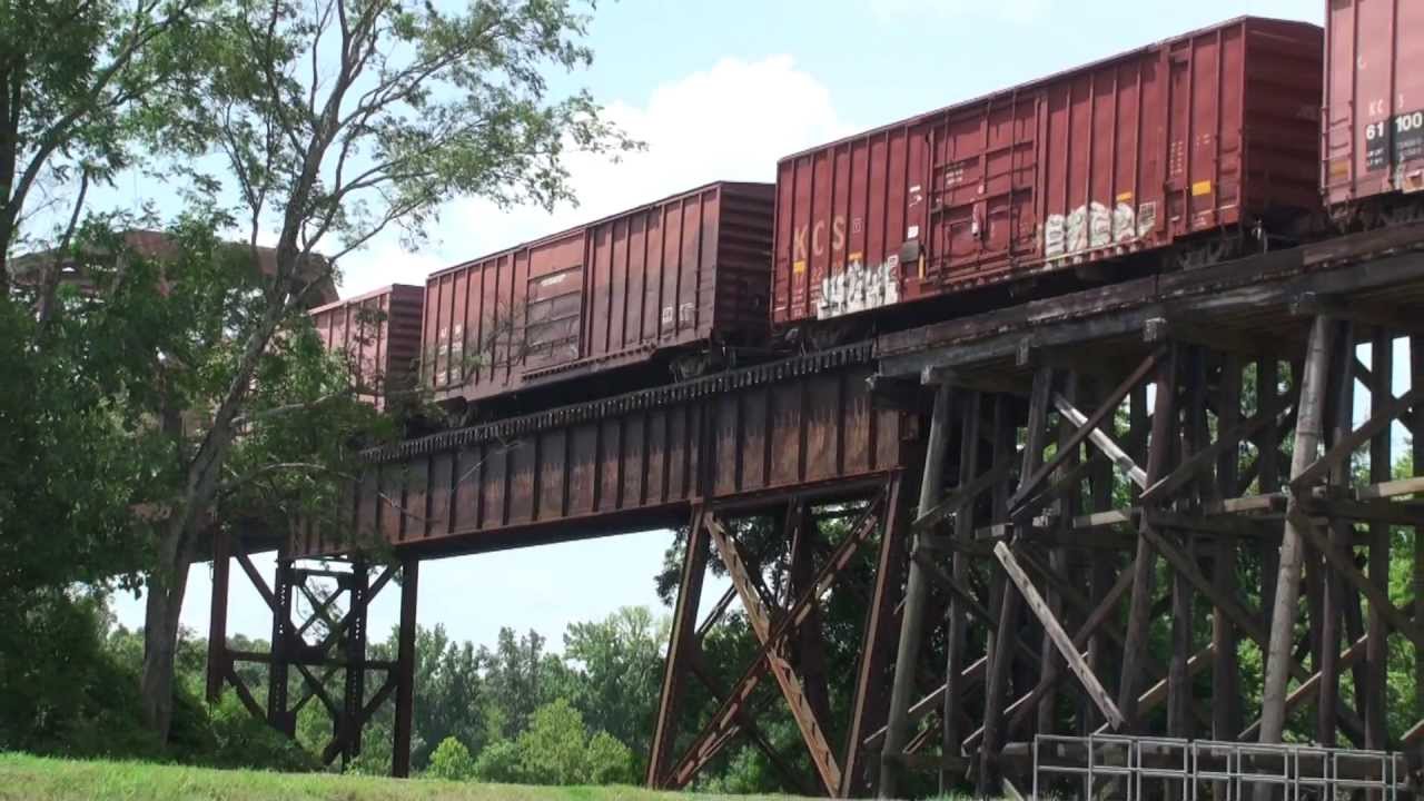 Alabama Southern Railway crossing wood trestle, Tuscaloosa Al - YouTube