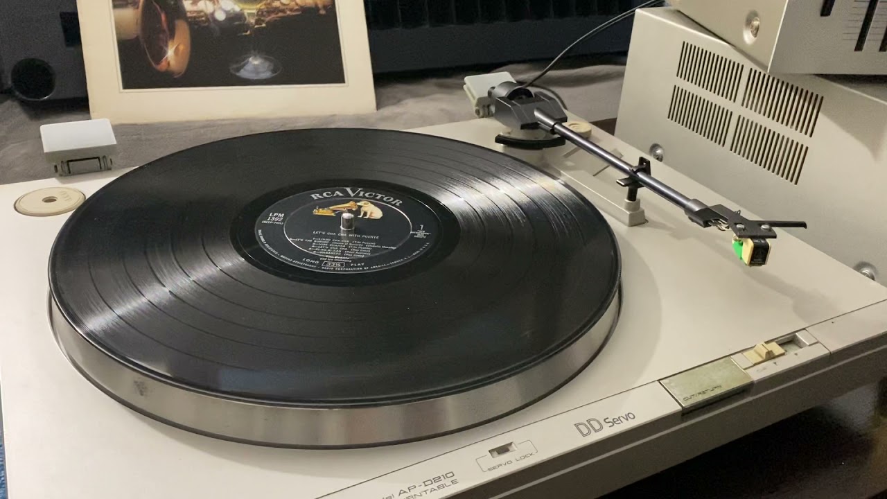 AKAI AP-D210 TURNTABLE & JVC INTEGRATED AMPLIFIER - YouTube