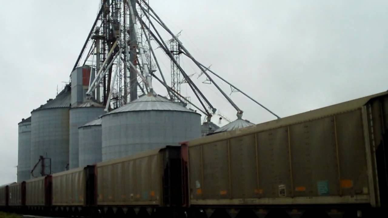 BNSF 5741 Leads Coal Train on Peoria Sub - YouTube