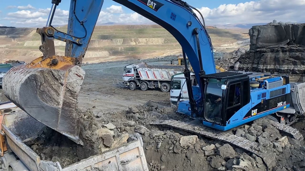 Blue Caterpillar 345C Excavator Loading Trucks - YouTube
