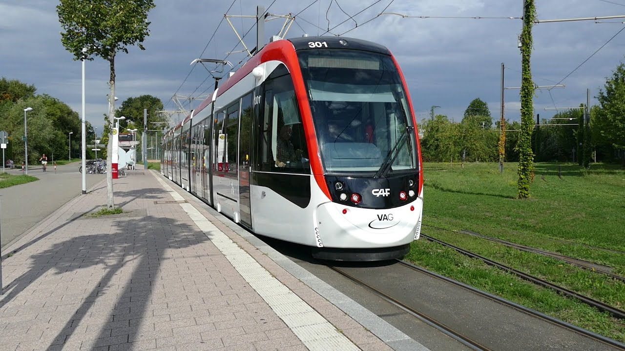 Le nouveau tram CAF à Freiburg im Breisgau. - YouTube