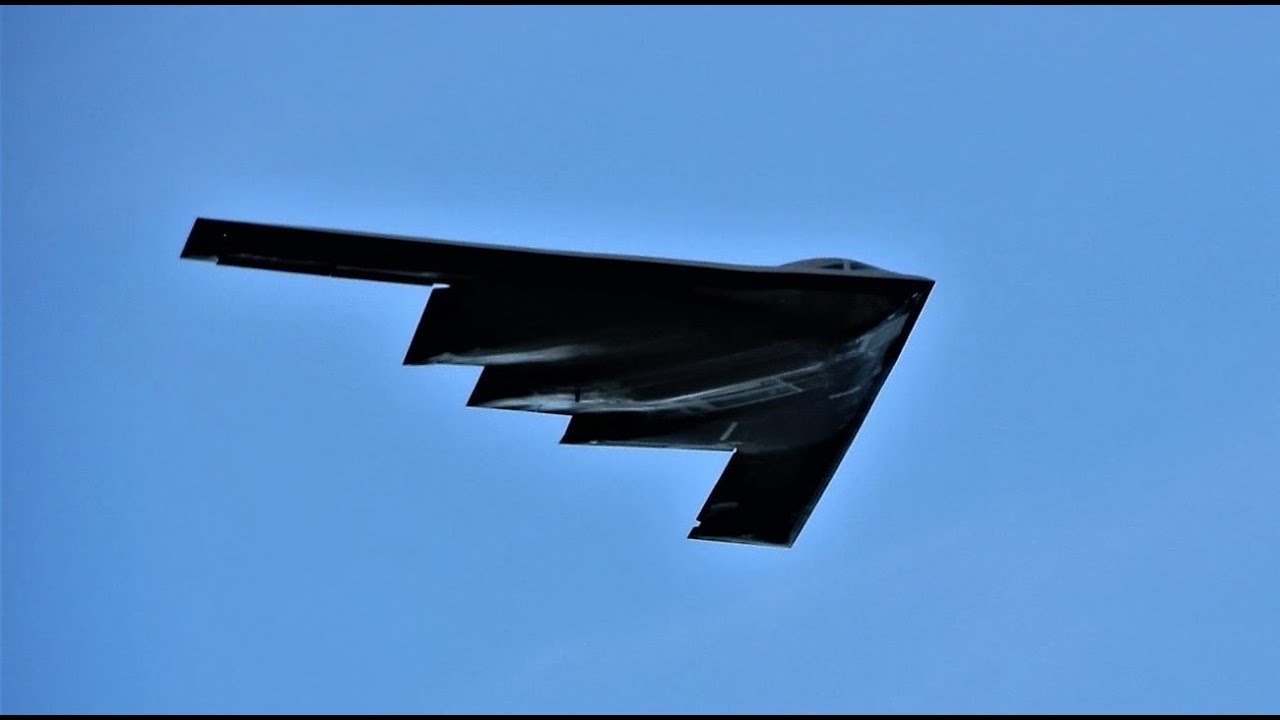 2020 B-2 Stealth Bomber Rose Parade Flyover Pasadena California - YouTube