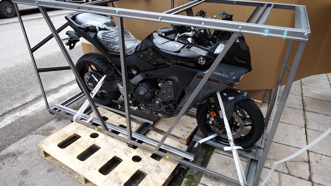 unboxing YAMAHA TRACER 9 motorcycle 2025 - YouTube
