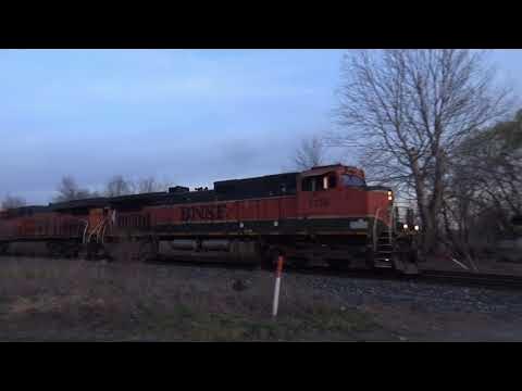 BNSF H1 Dash 9 Leads CSX I171 over 1st RD - YouTube
