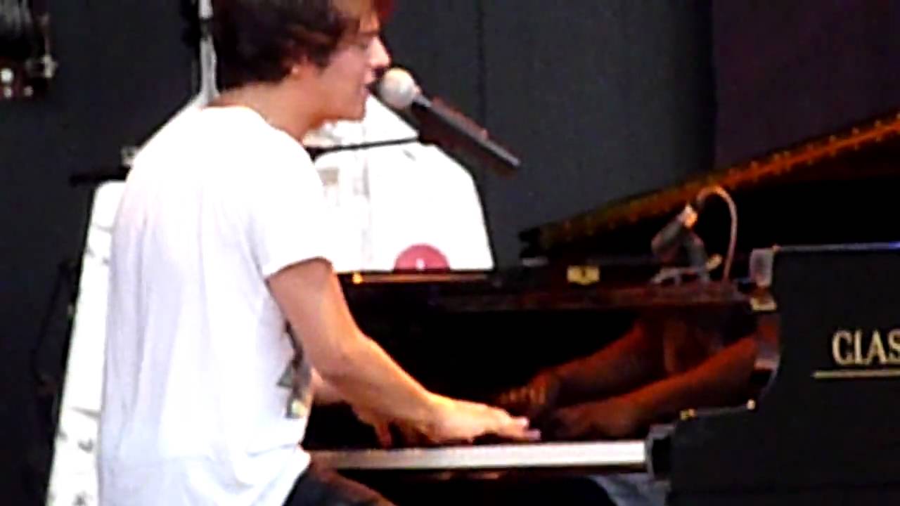 Jamie Cullum - Wheels live at Oregon Zoo - YouTube