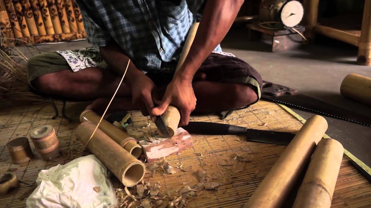 How to make a simple bamboo tube - YouTube