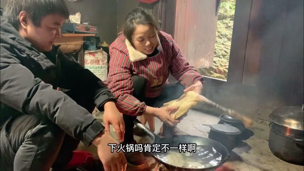 小婷妈做板鸭火锅一顿吃一只,冬天一家人围着火塘吃火锅太过瘾 Youtube