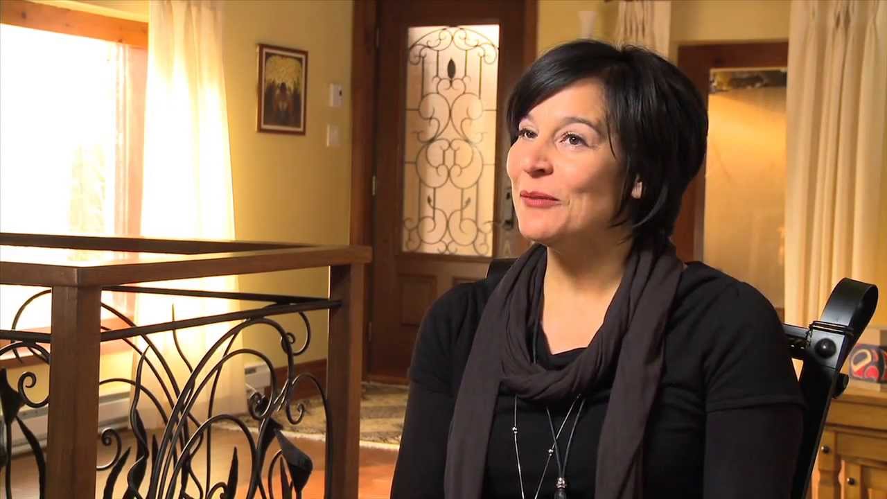 Edith Cloutier à la Marche Gabriel Commanda - YouTube