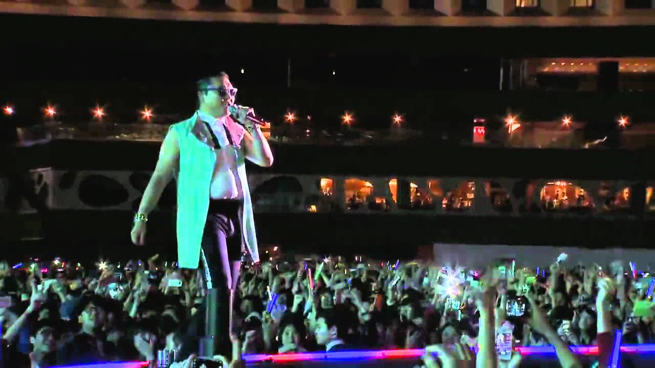 PSY - RIGHT NOW @ Seoul Plaza Live Concert - YouTube