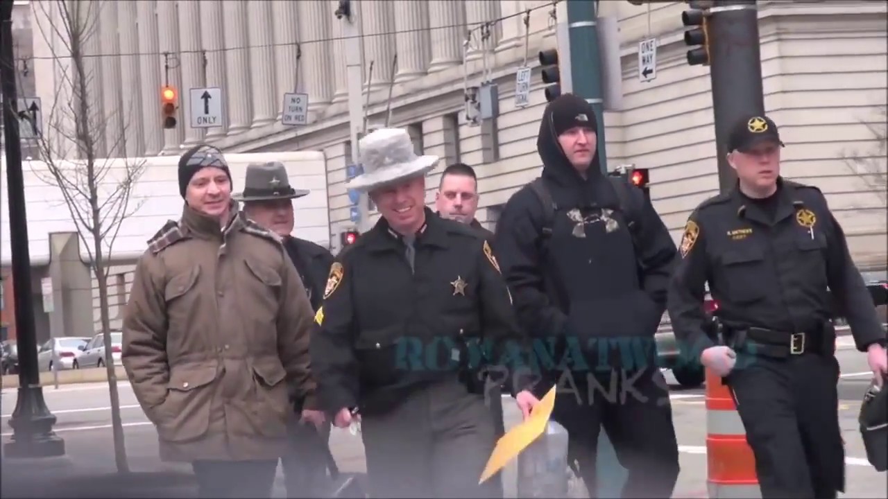 Pranks on the POLICE! Funniest pranks on cops compilation - YouTube