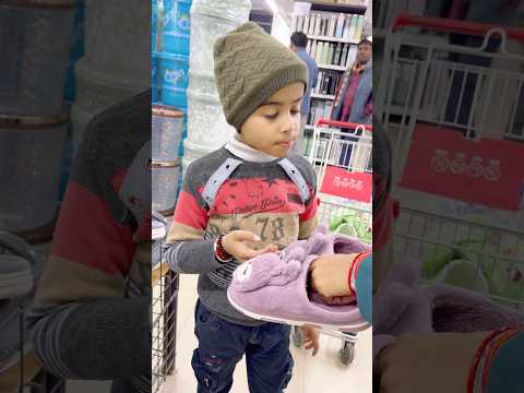 Luv ne mumma ki pasand slippers Ni liye 😱😱#shorts#ytshorts #shortsfeed #shopping #slippers