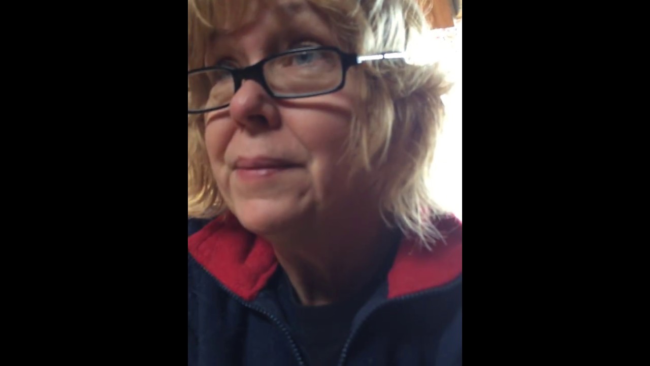 Stephanie Quinn singing with her chickens - YouTube