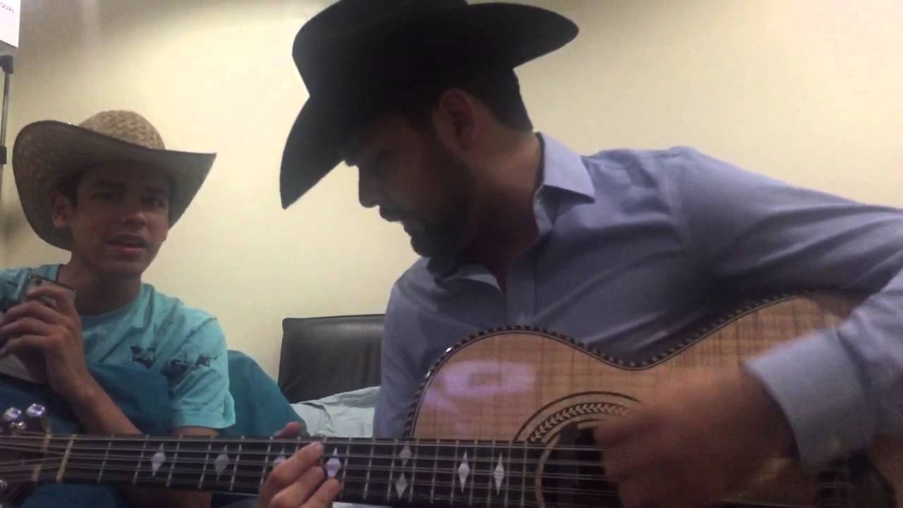 Eddie Hernandez Y Christian Ontiveros -- La Fiera (cover) - YouTube