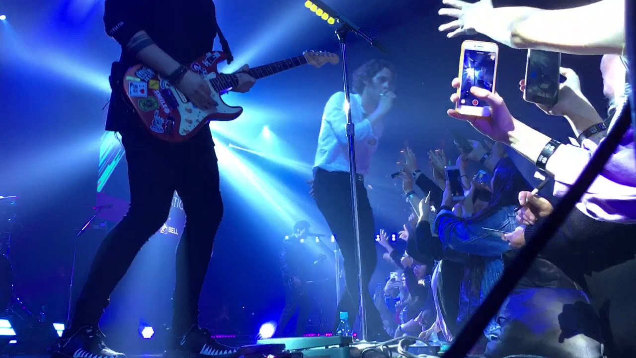 Want you Back Live: 5SOS - YouTube