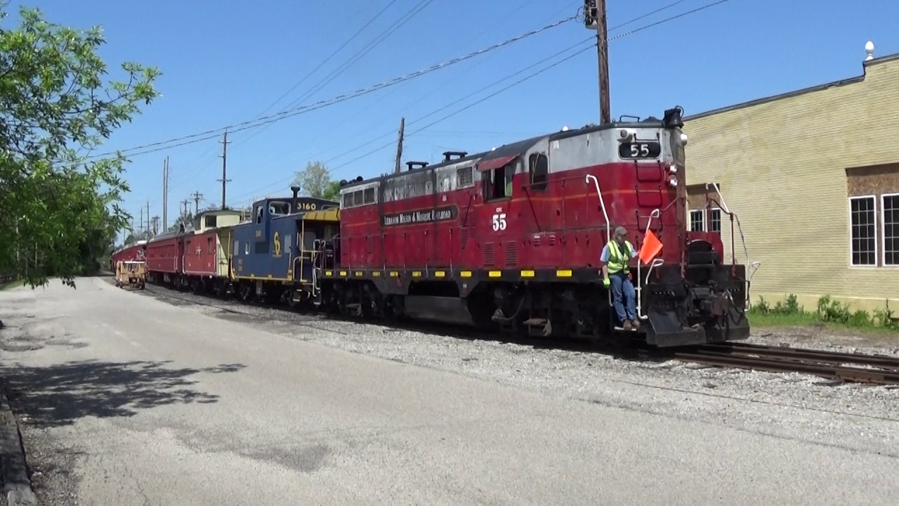 Lebanon Mason Monroe Railroad GP7 Pulling Into Station - YouTube