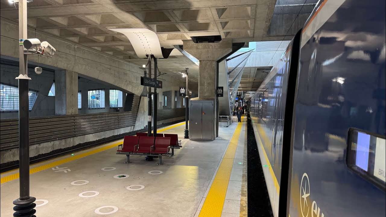 Eurostar e300 Train Arrives At Lille Europe Station - YouTube