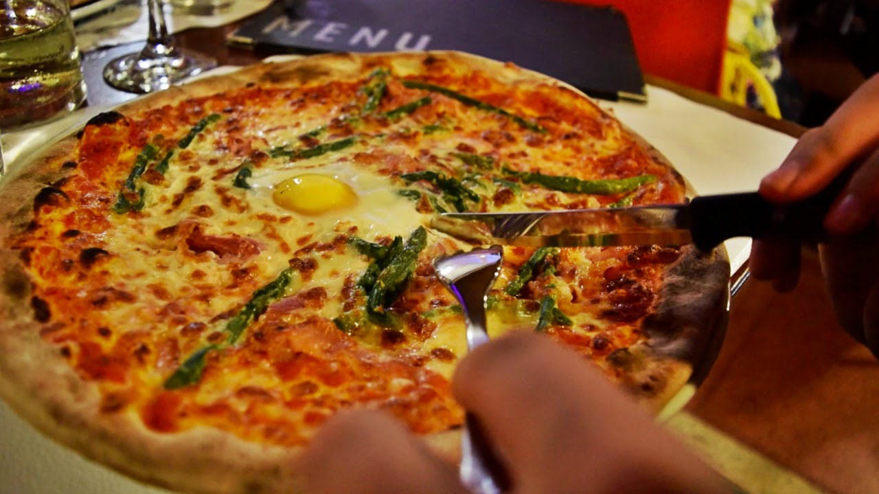 IS THIS THE BEST PIZZA WE'VE EVER HAD? | Daily Travel Vlog 106, Le ...