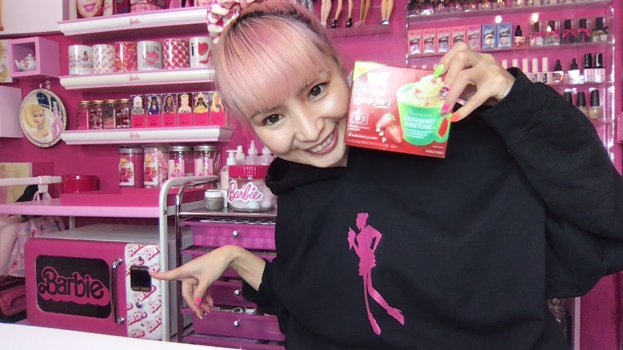 LIVE PINK FOOD COOKING w/ BARBIE MICROWAVE! - YouTube