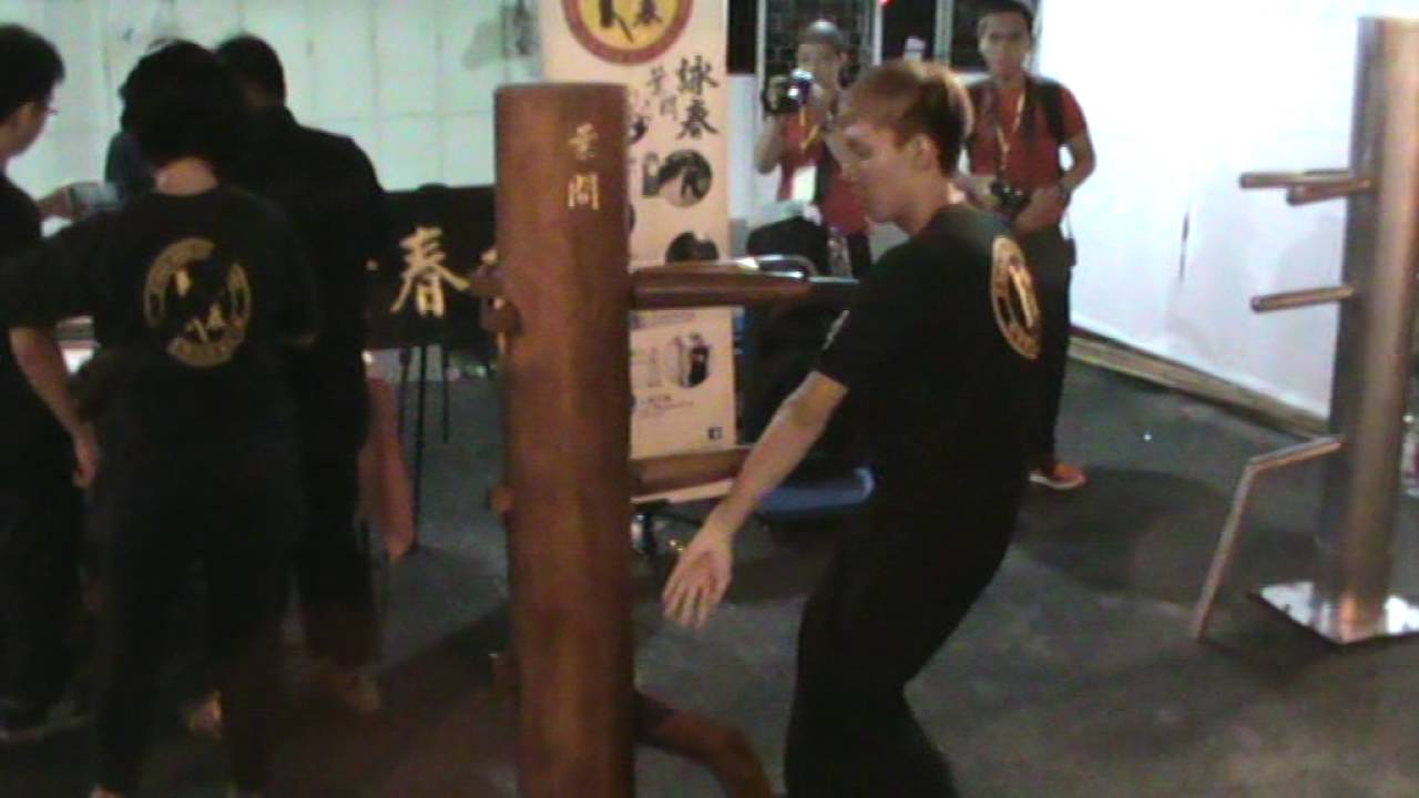 Martial arts demonstration: Wing Chun style (詠春拳) - YouTube