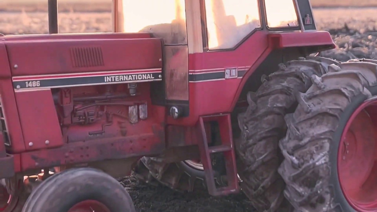1/16 IH 1486 Weathered Farm Toy - YouTube