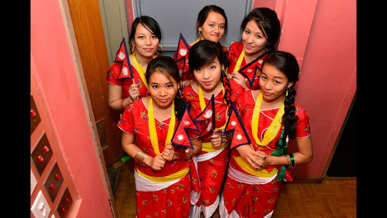 Nepaliki Chhori Hun Ma - YouTube