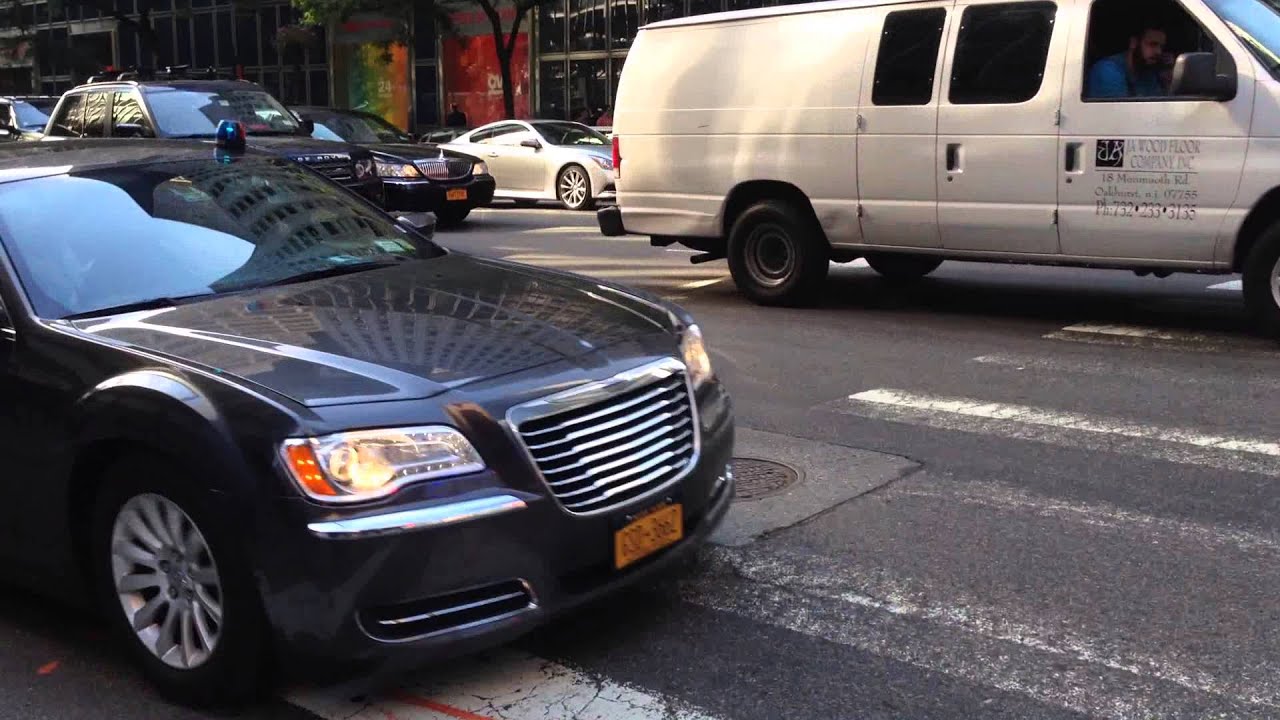NYPD & UNITED STATES SECRET SERVICE ESCORTING A MOTORCADE DURING THE U ...