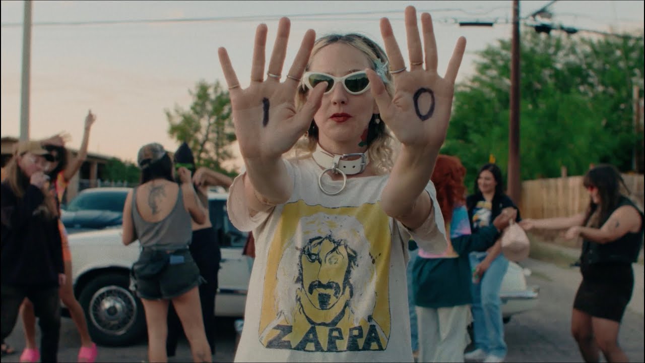 She's a 10 - Dolly Creamer - YouTube