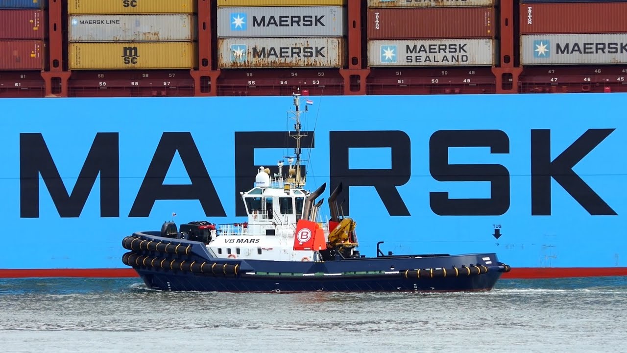 MILAN MAERSK - Full Loaded 399m long Container Ship - YouTube