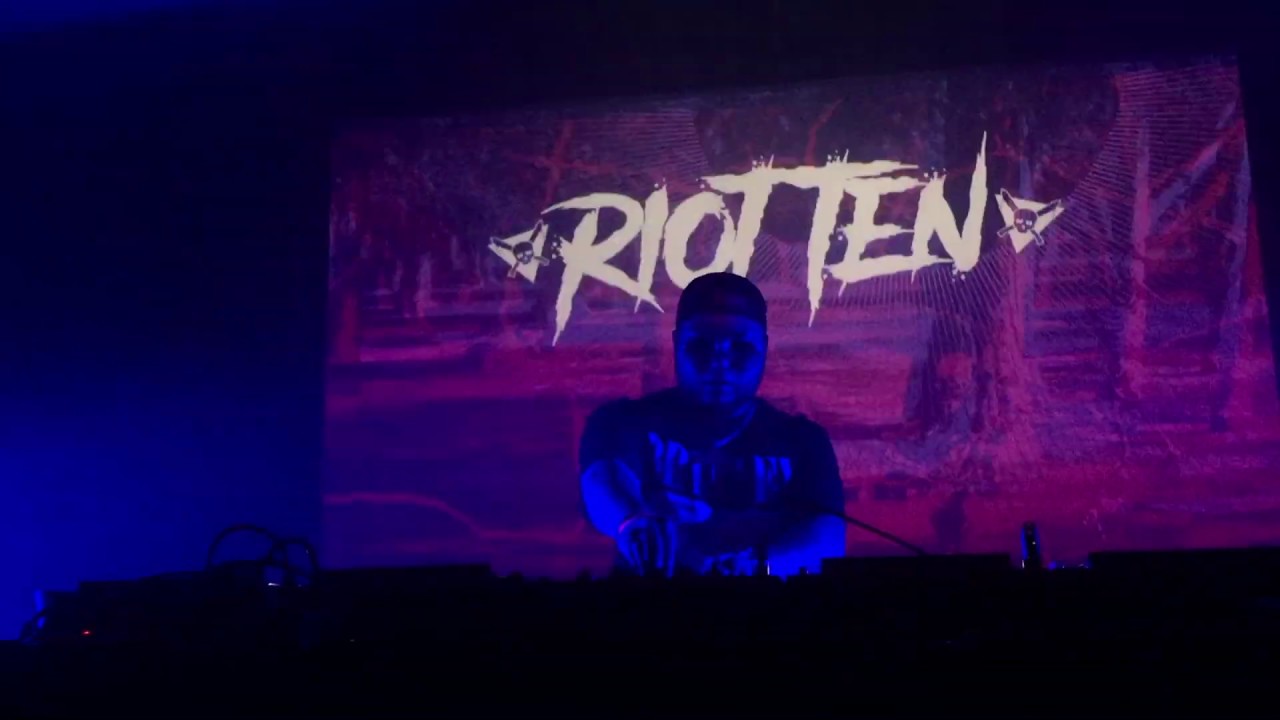 Riot Ten - Hype or Die Tour - 14/12/2018 - YouTube