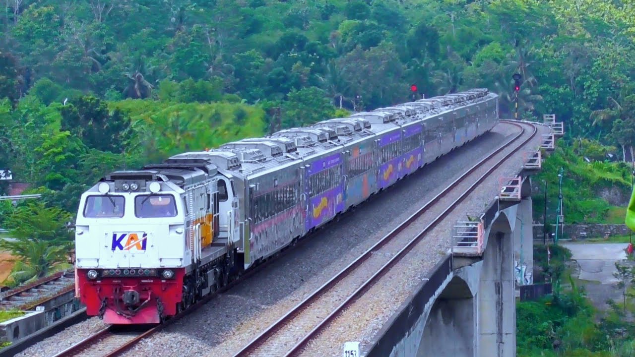 KERETA API PANJANG MEMBAWA 3 RANGKAIAN KAWIS BALI PANORAMIC PRIORITY ...