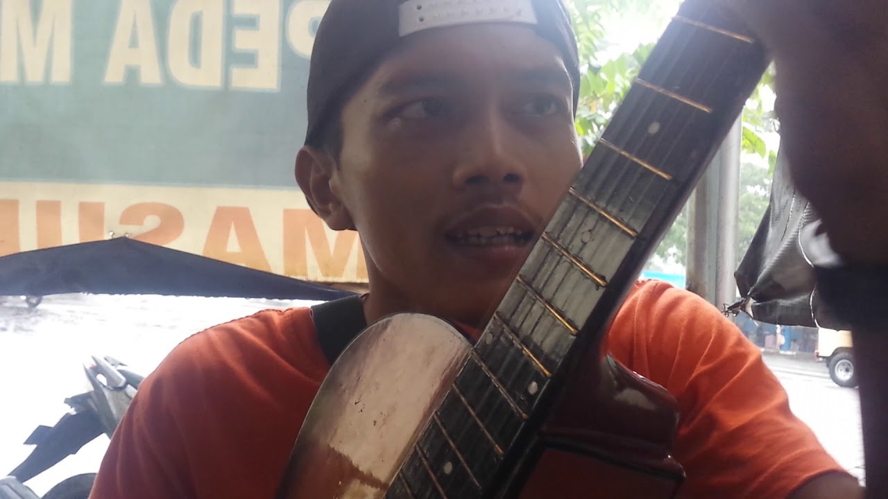 pengamen ini mudah2an bisa ketemu sama carli st12 - YouTube