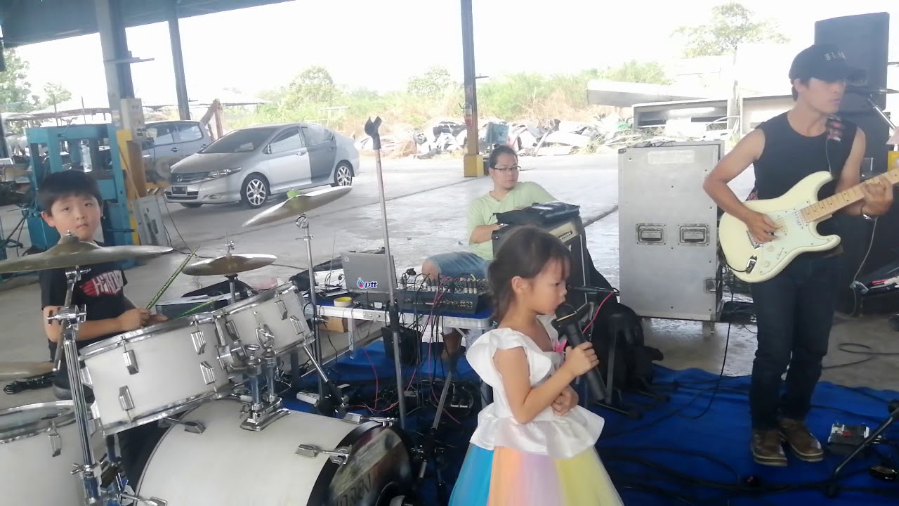 การแสดงสด รักปอนปอน by mark max mook - YouTube