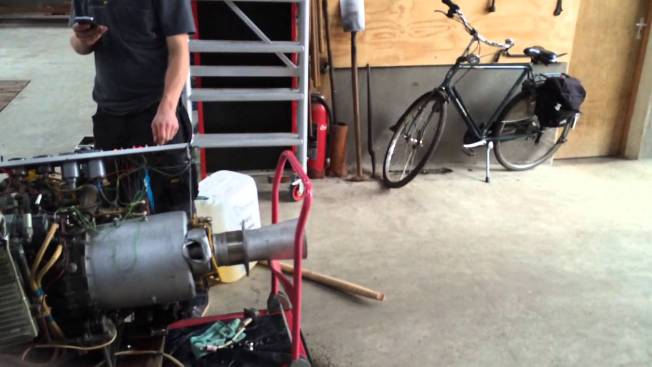 Spectaculair GTD-5M turbine engine start - YouTube