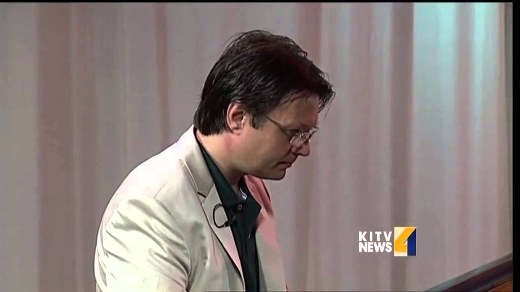 Local Pianist David Hicken plays us some Holiday tunes - YouTube